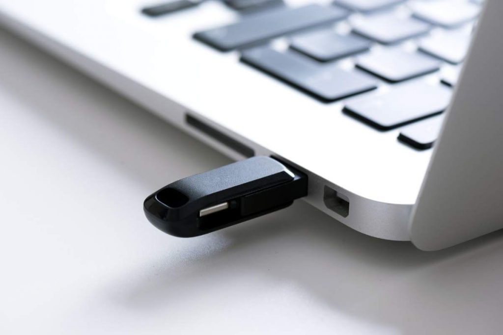 Cosa succede se togli la chiavetta USB dal pc senza la rimozione sicura ...
